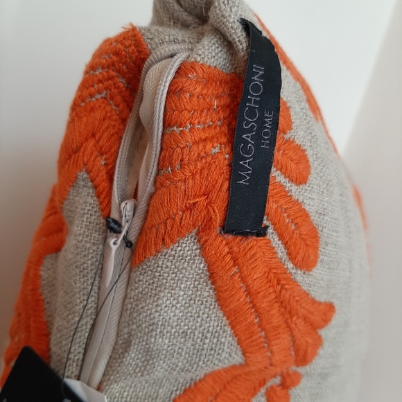 Magaschoni | Accents | Magaschoni 22 Embroidered Linen Decorative ...